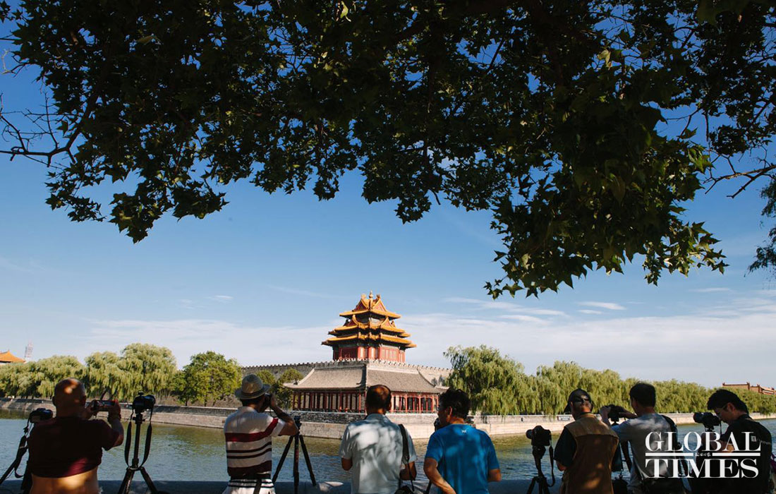 ‘Beijing Blue’ brings photographers out to city’s iconic spots - Global ...