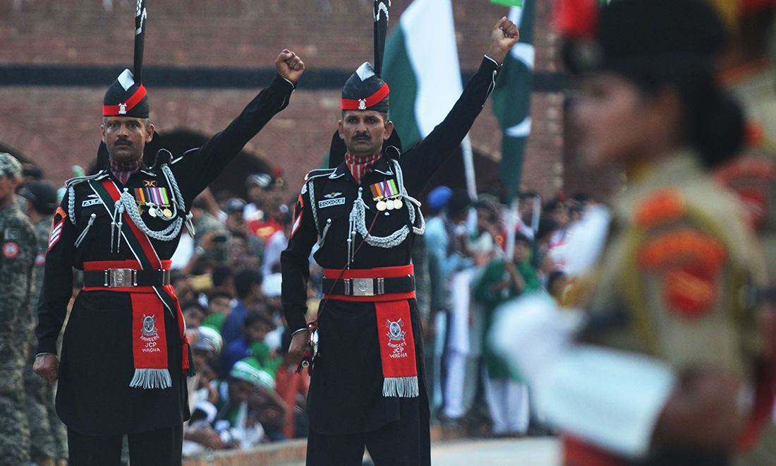 India, Pakistan hold Beating Retreat ceremony as two nations celebrate ...