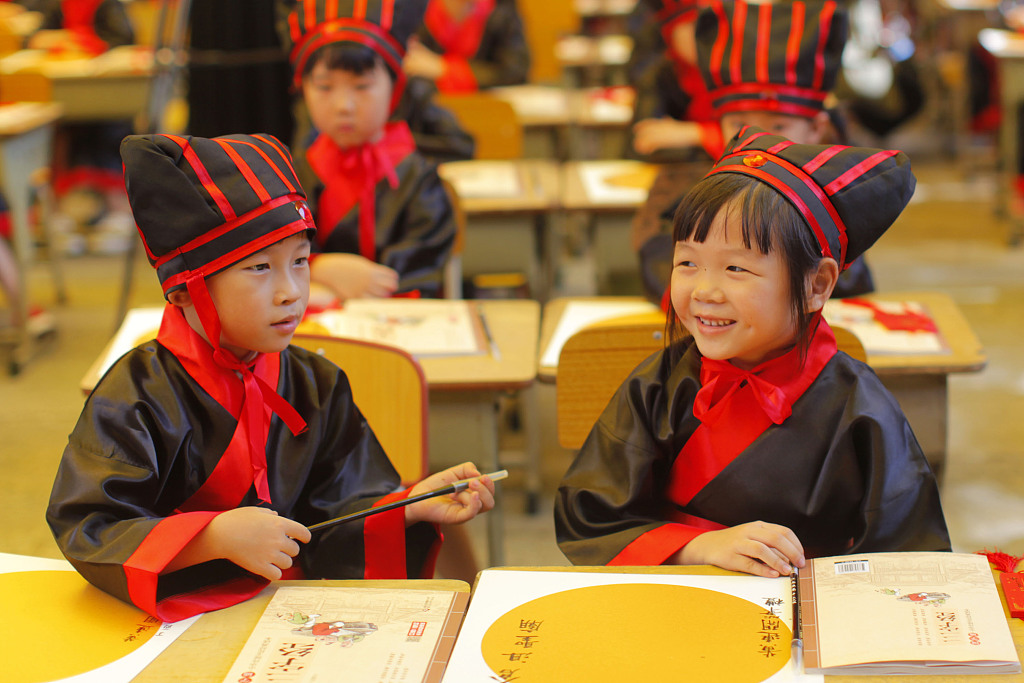 72 children attend First Writing Ceremony in South China - Global Times