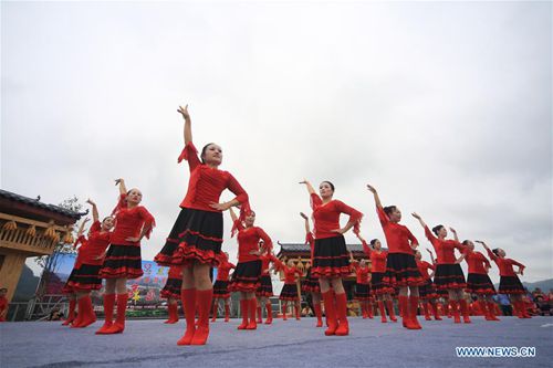 People take part in square dance competition in C China's Hunan ...