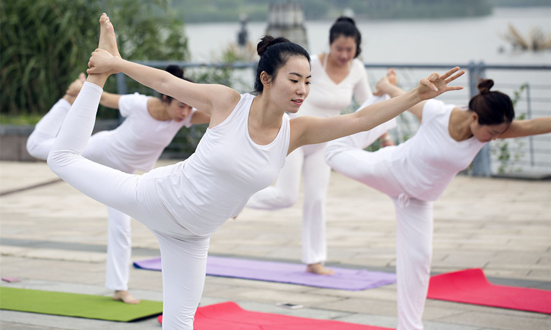 Yoga fans mark Teachers’ Day with lakeside training session in East ...
