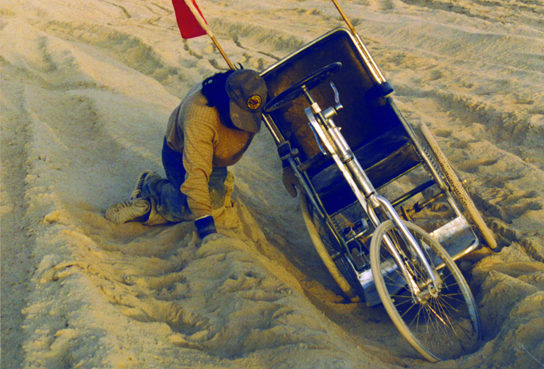 Paralyzed man rides hand cycle 2,000-km across Southwest China - Global ...