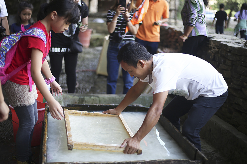 Chinese village preserves traditional papermaking - Global Times