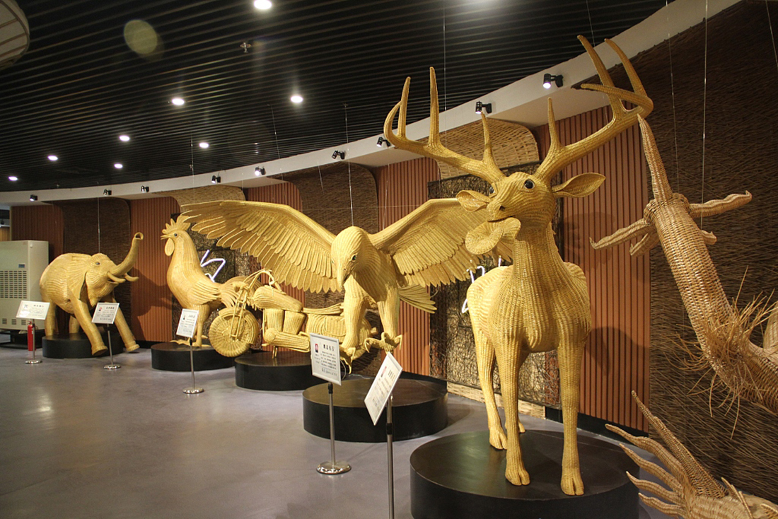 Giant wicker animal statues on display in Shandong Province - Global Times