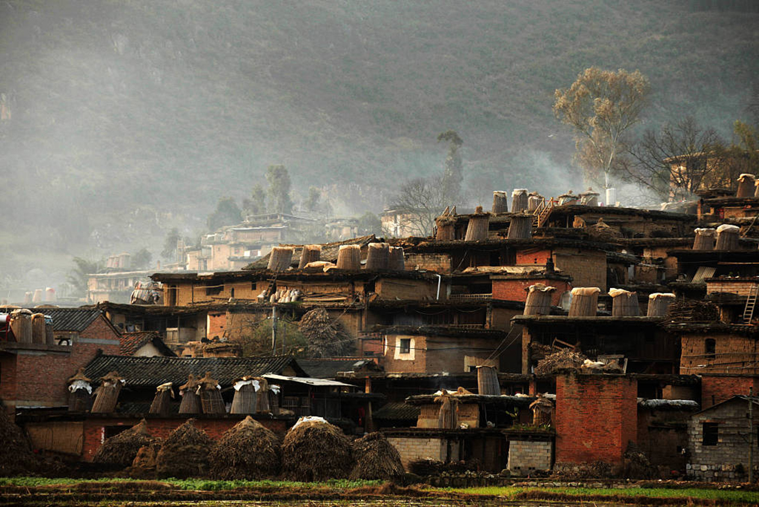 A village of shared roofs: the tuzhang dwellings of Yunnan Province ...