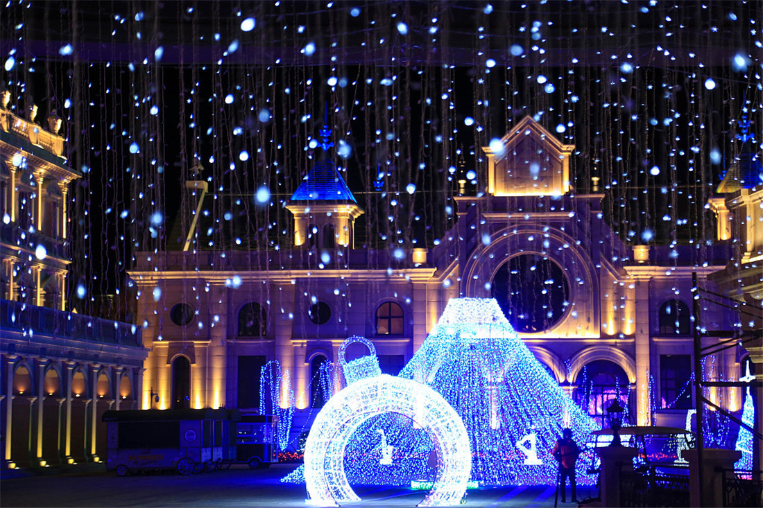 Beautiful holiday light displays dazzle in Dalian scenic town - Global ...