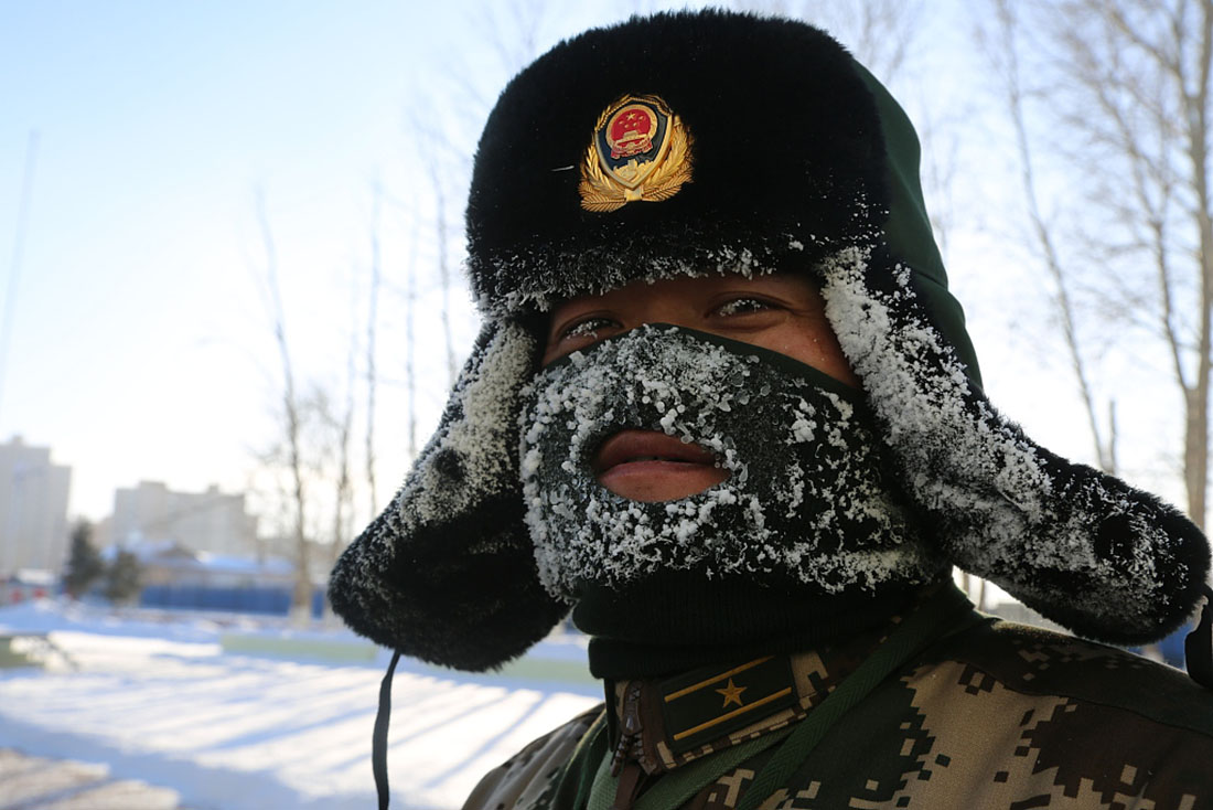 Armed Police conduct drill in freezing weather - Global Times