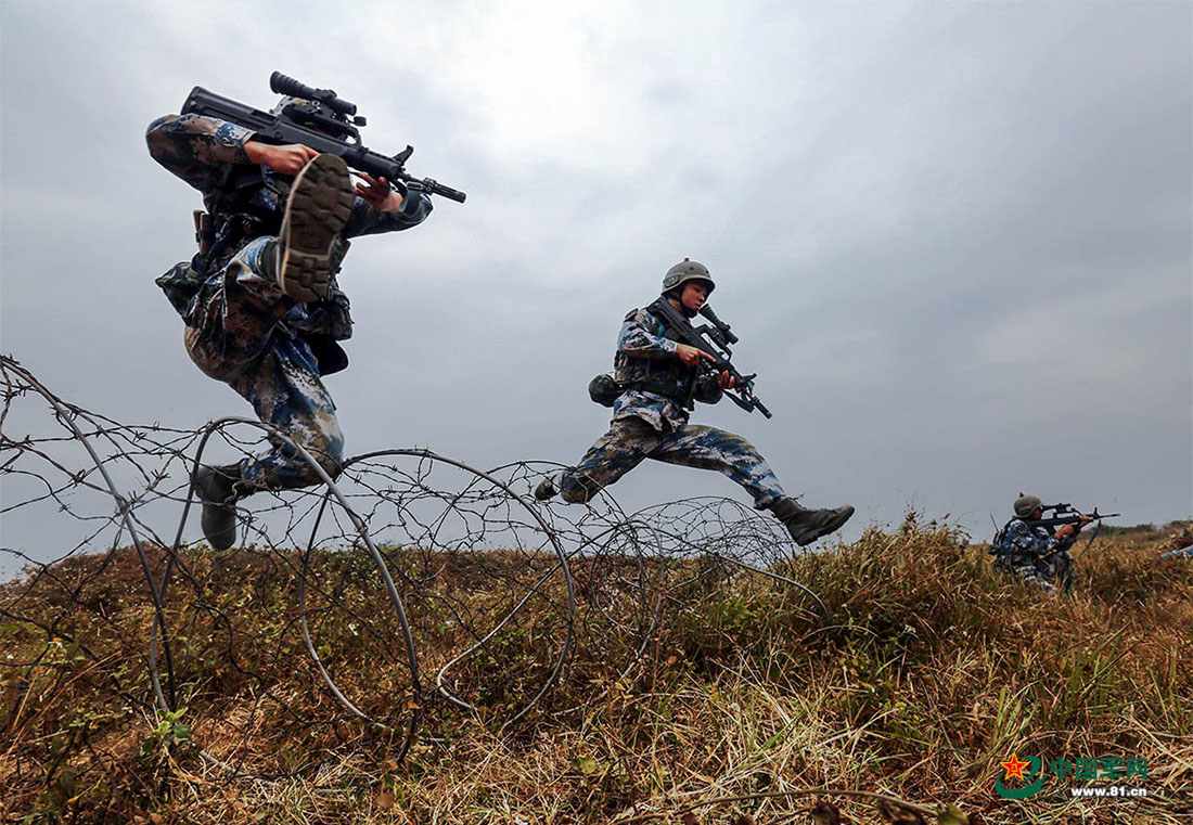 China's PLA Navy Marine Corps engages in a live-fire confrontation ...