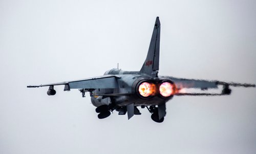 JH-7 fighter bomber takes off for training - Global Times