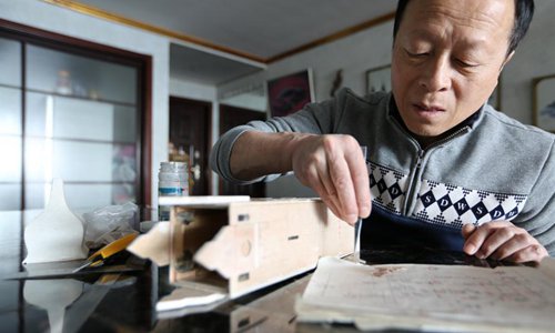 Man makes miniatures of Qingdao's old buildings by shells and wood ...