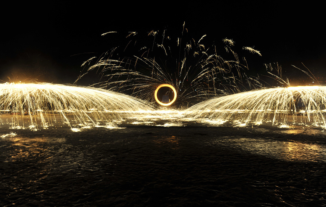 Molten iron fireworks show staged in NW China’s Yinchuan - Global Times
