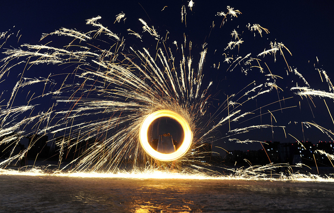 Molten iron fireworks show staged in NW China’s Yinchuan - Global Times