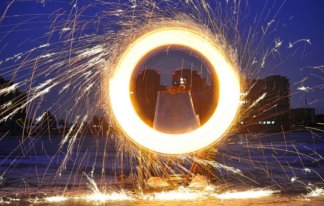 Molten iron fireworks show staged in NW China’s Yinchuan - Global Times