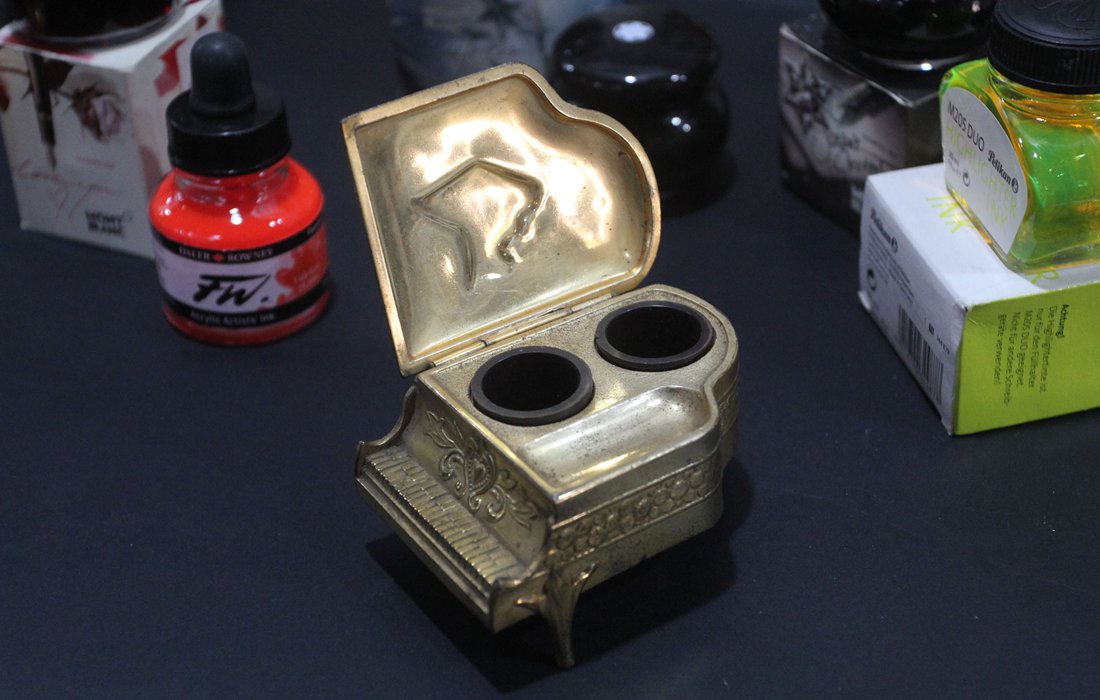 Indian professor displays rare inkpot collection - Global Times