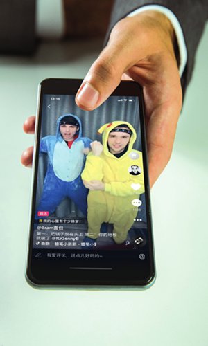 Foreigners who become internet celebrities via Chinese short-video ...