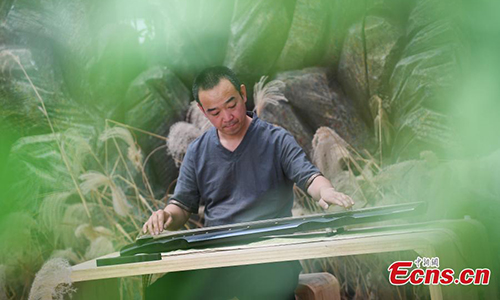 Man dedicated to traditional guqin-making - Global Times