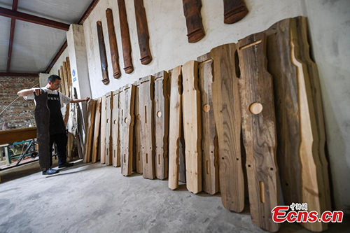 Man dedicated to traditional guqin-making - Global Times