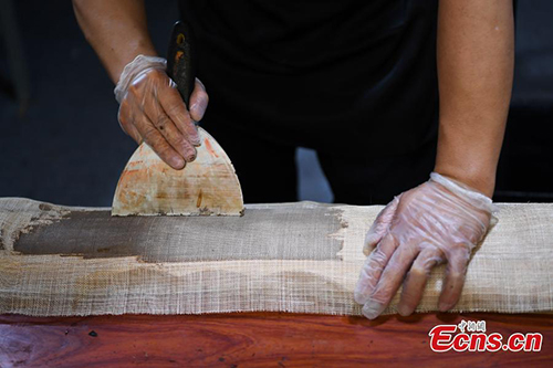 Man dedicated to traditional guqin-making - Global Times