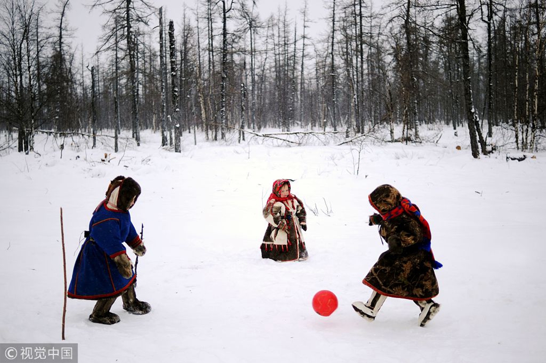 Cold temperatures can’t stop football fans from chasing their football ...
