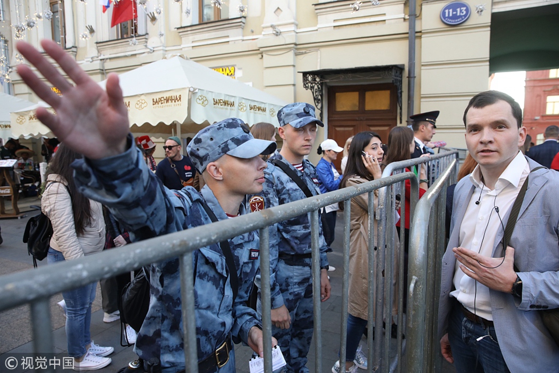 Russia's police officers, military personnel strengthen security as the ...