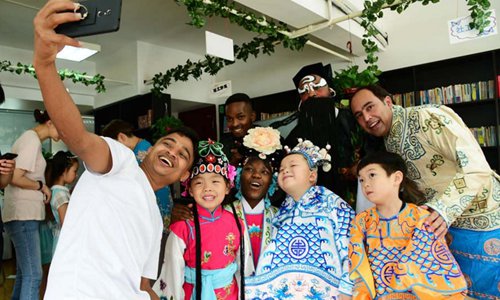 Foreign students experience Peking Opera in Jiangsu - Global Times