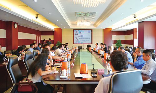 Chinese students studying abroad discuss their future plans - Global Times