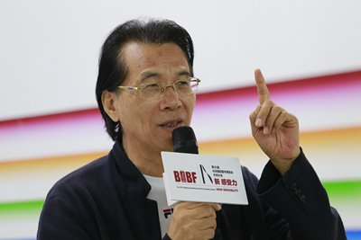 He Jianming discusses reportage | MCLC Resource Center