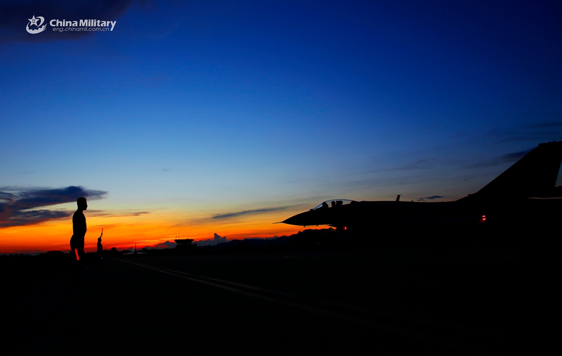J-10 fighter jets participate in round-the-clock flight training ...