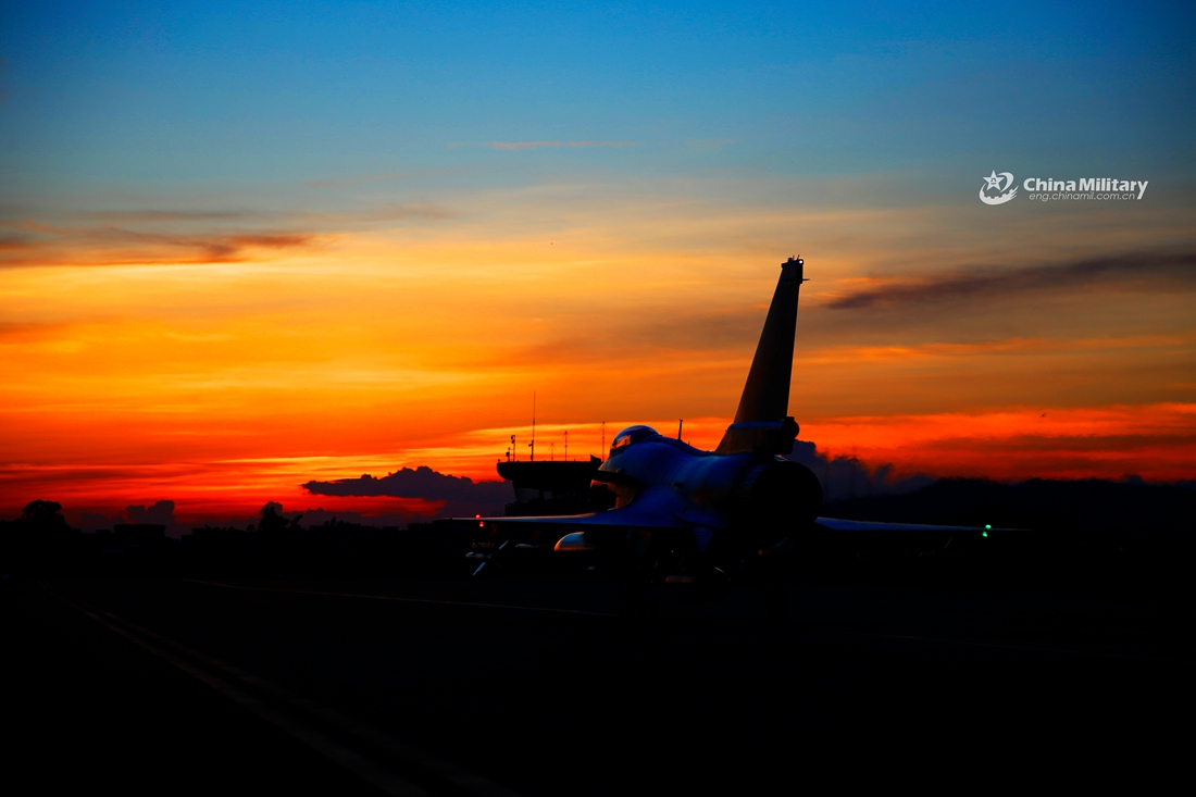 J-10 fighter jets participate in round-the-clock flight training ...