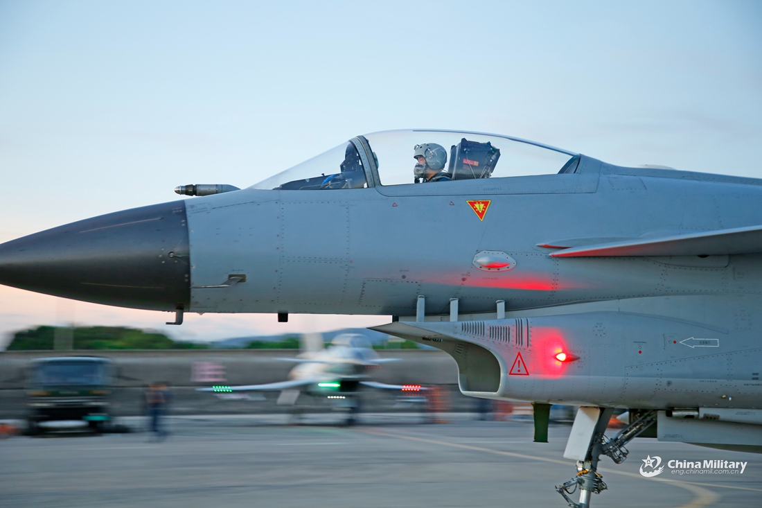 J-10 fighter jets participate in round-the-clock flight training ...