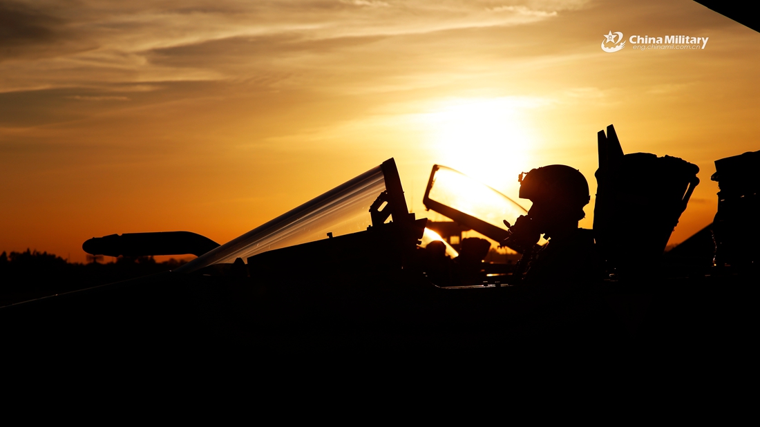 J-10 fighter jets participate in round-the-clock flight training ...