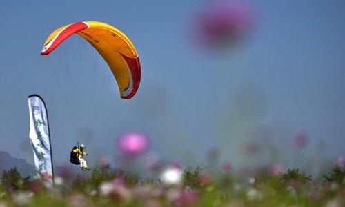 Tourists have fun at flying camp in east China's Zhejiang - Global Times