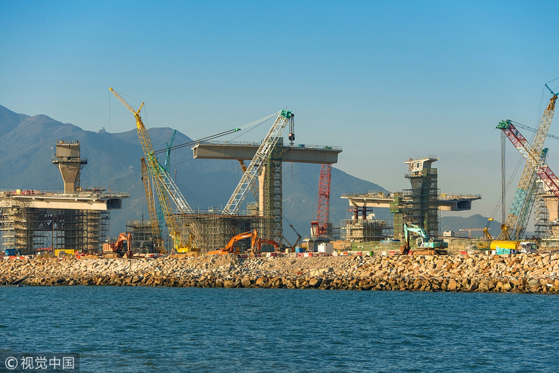 Photos showcases the hard work of the construction workers building the ...