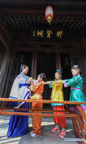 Pupils learn traditional Chinese culture at school in Zhejiang - Global ...