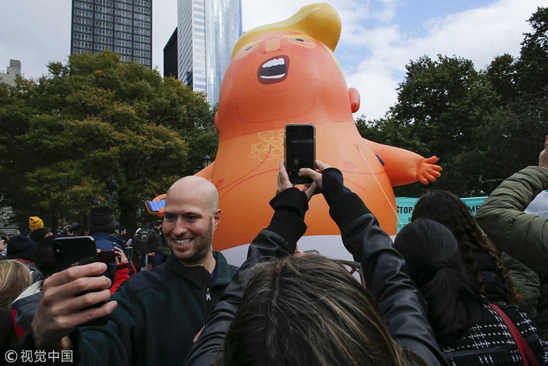 Baby Trump Balloon makes an appearance at the 'Impeachment Parade ...
