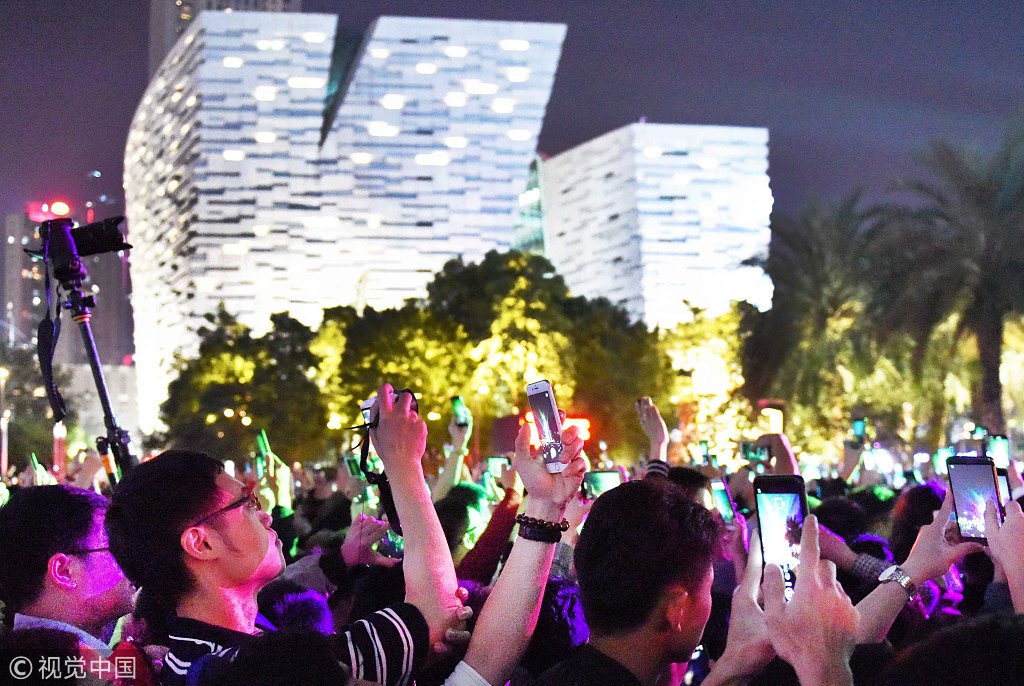 The 8th Guangzhou International Light Festival lights up the night sky ...