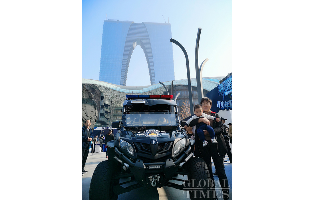 People take closer look at Police Open Day in Suzhou on Saturday ...