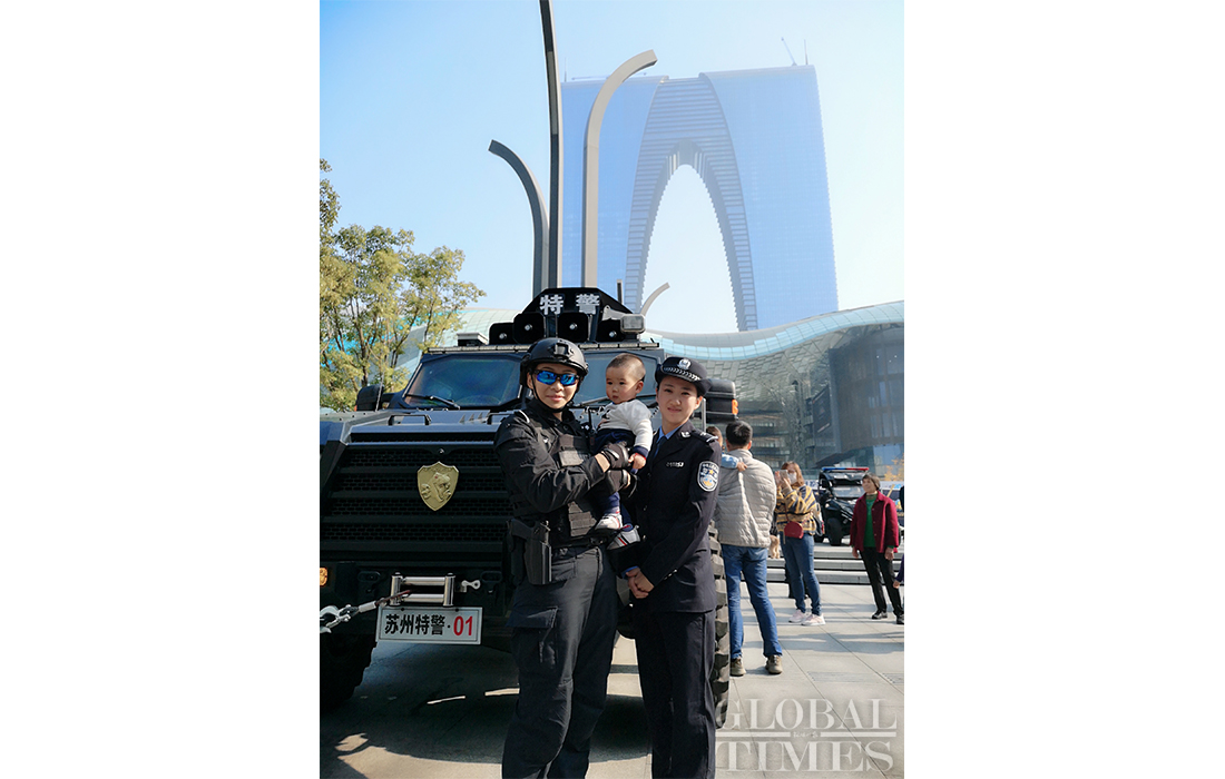 People take closer look at Police Open Day in Suzhou on Saturday ...