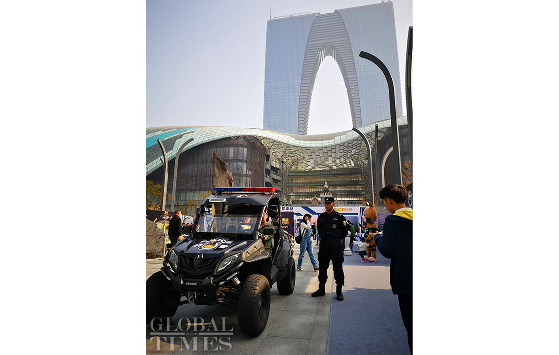 People take closer look at Police Open Day in Suzhou on Saturday ...