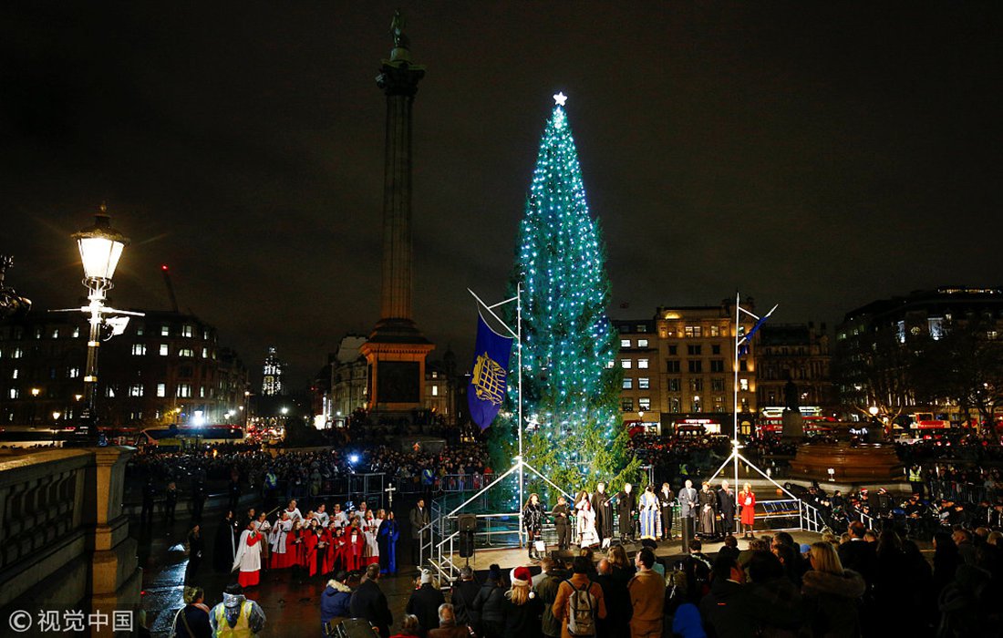 Lighting ceremony kicks off for the Christmas tree sent from Norway to ...