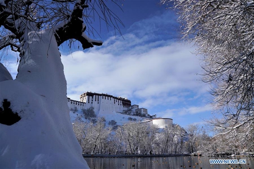 Lhasa of SW China's Tibet witnesses first snow - Global Times