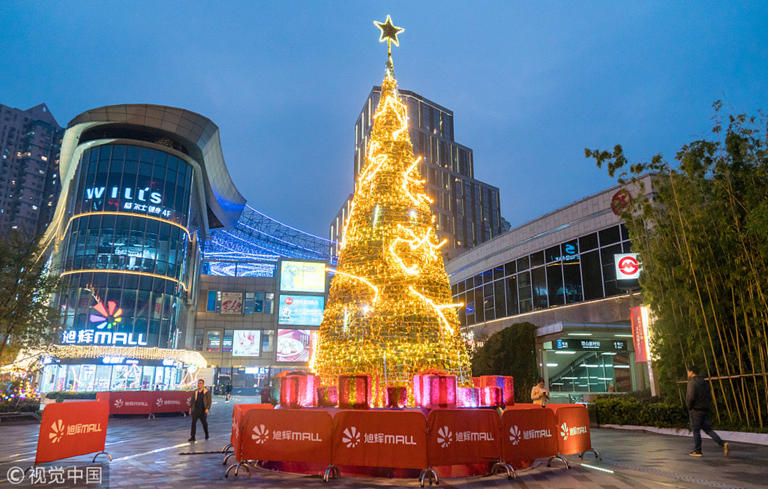 Christmas trees are erected to celebrate Christmas in China - Global Times
