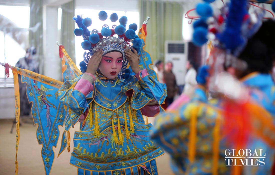 Chinese elementary school students embrace Peking Opera - Global Times