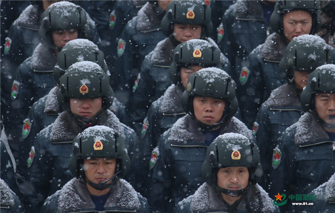 PLA Xinjiang troops kicks off exercises in snow - Global Times