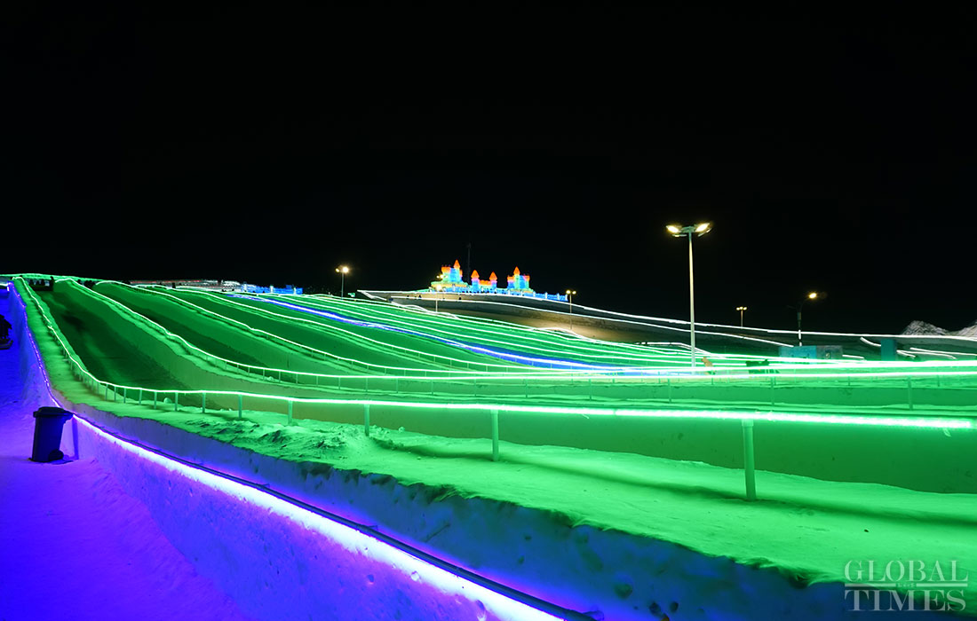 Ice-Snow World in Harbin attracts visitors - Global Times