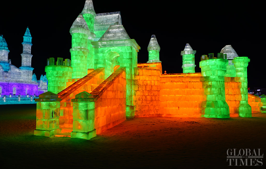 Ice-Snow World in Harbin attracts visitors - Global Times