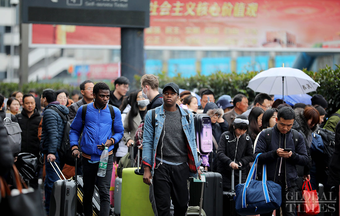 Foreigners join Spring Festival travel rush - Global Times