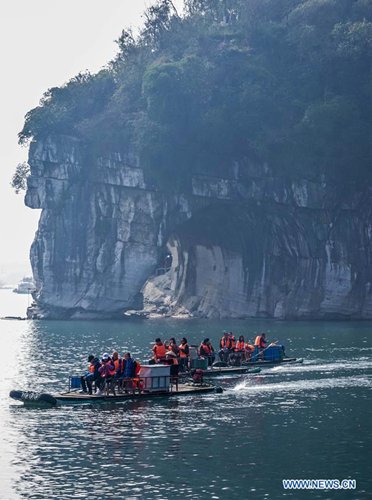 People enjoy beautiful landscape around China during week-long Spring ...