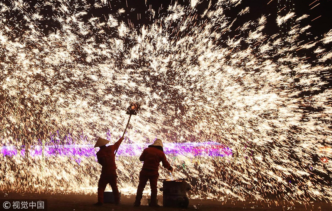 Molten iron fireworks greet upcoming Lantern Festival across China ...