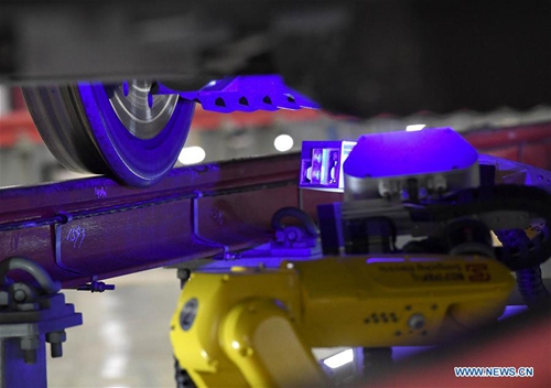 Robots employed in China's railway system during Spring Festival travel ...